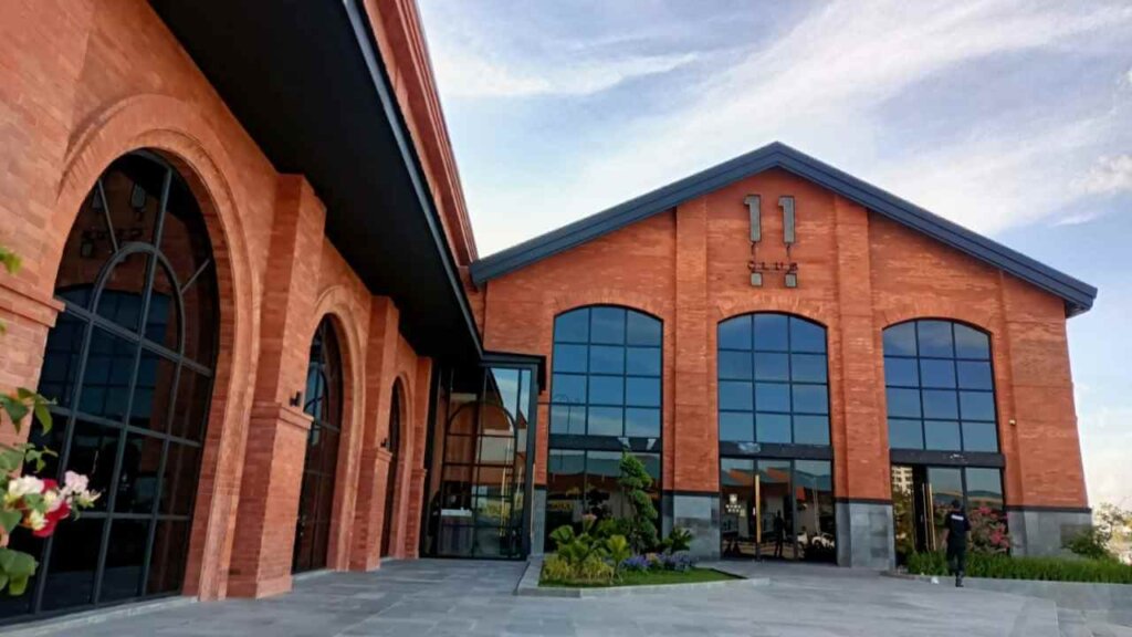 Logo Holywings Batam Hilang, Tempatnya Tetap Beroperasi