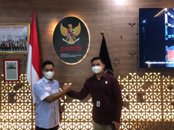 Neko Wesha Pawelloy Ikut Senang Penundaan Penghapusan Tenaga Honorer