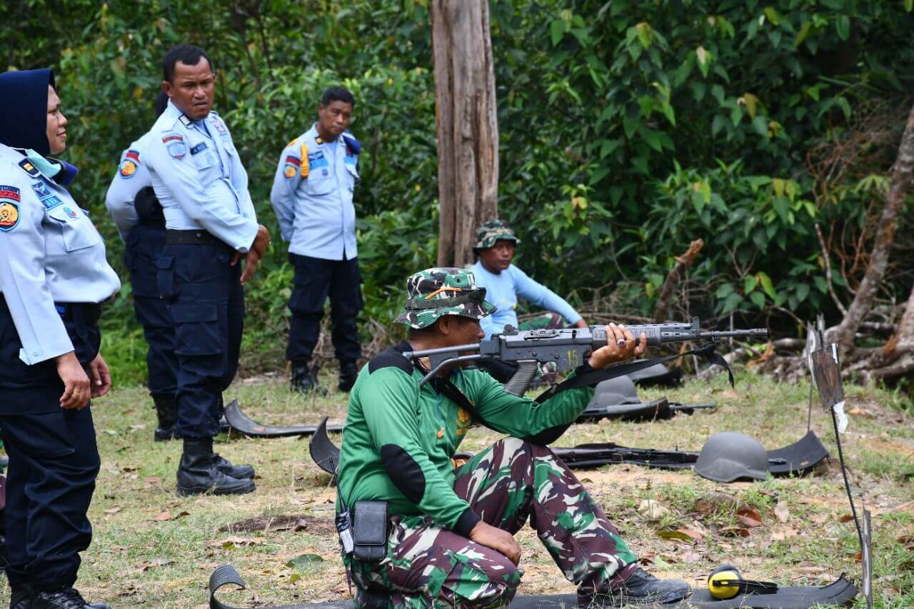 Asah Kemampuan, TNI AL dan Rutan Karimun Kompak Gelar Latihan Menembak