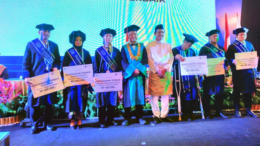 ITEBA Wisuda 46 Mahasiswa Lulusan Angkatan Pertama