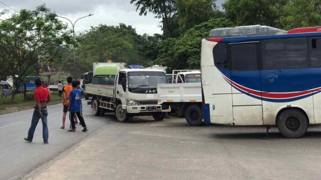Macet Panjang dari Muka Kuning Menuju ke Tembesi, Ini Penyebabnya
