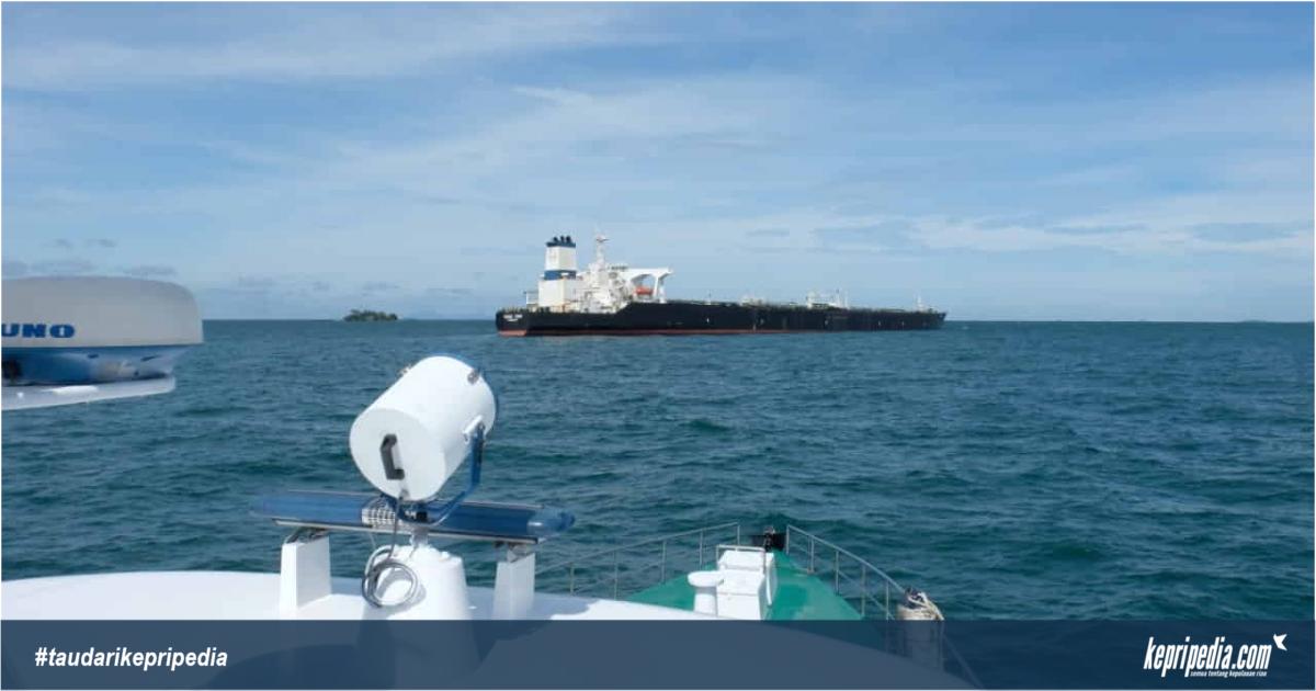 Kapal Tanker Bermuatan 284.429 Ton Minyak Kandas di Perairan Pulau Nipah