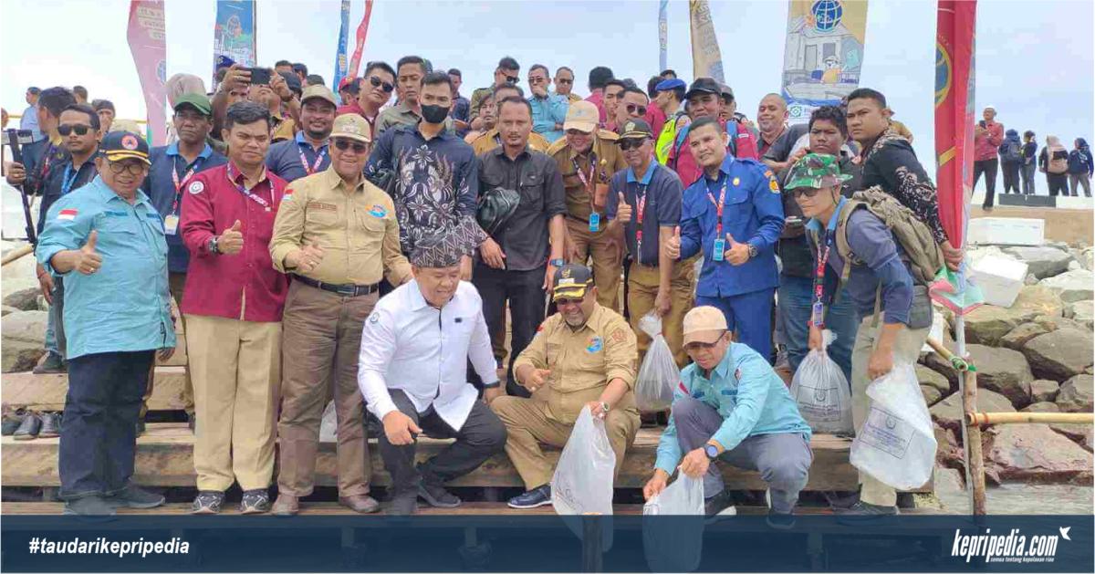 Rangkaian GTRA Summit 2023: 50 Ribu Benih Ikan Ditabur di Pesisir Leho ...