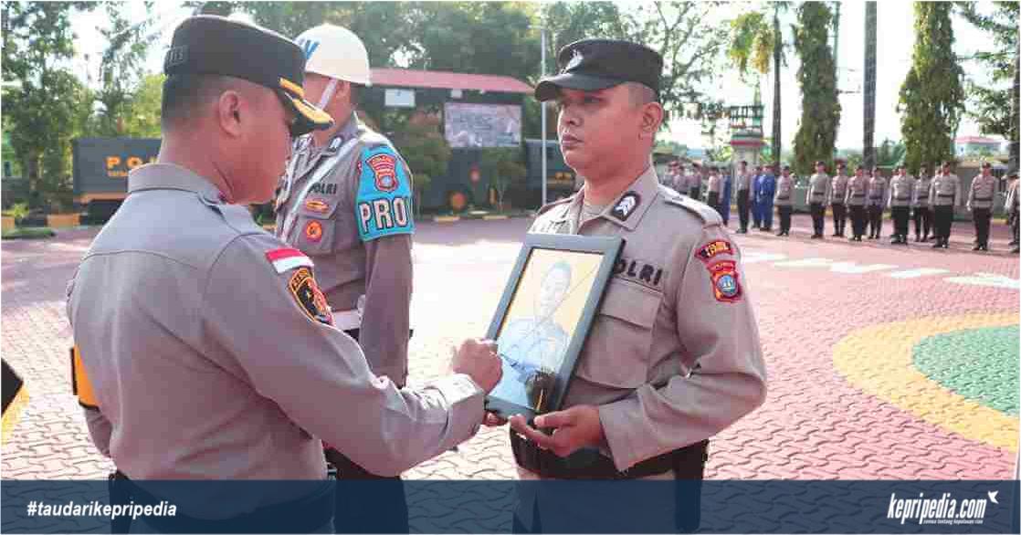 Tak Hadiri Upacara Pemecatan, Foto Anggota Polres Karimun Brigpol AM ...