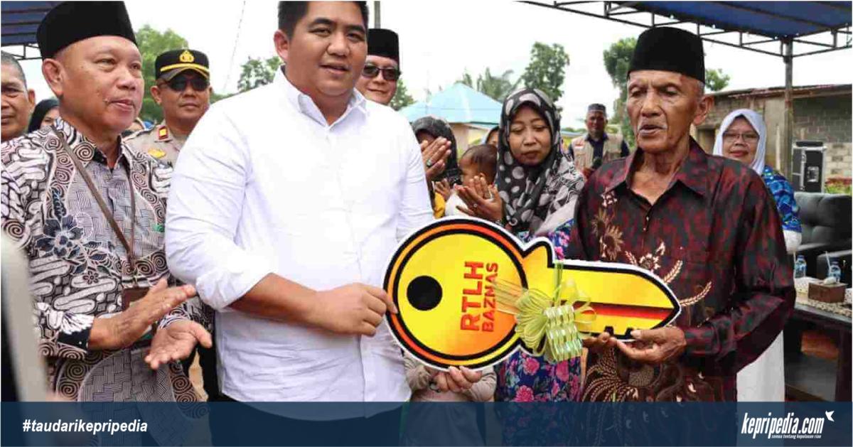 Program Manfaat BAZNAS, Bupati Roby Serahkan RTLH serta Paket Stunting ...