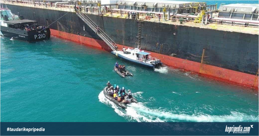 30 ABK KM Pasifik Memori II yang Tenggelam di Perairan Berakit Selamat